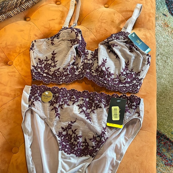 Wacoal | Intimates & Sleepwear | Wacoal Embrace Lace Toesburgundy Two ...